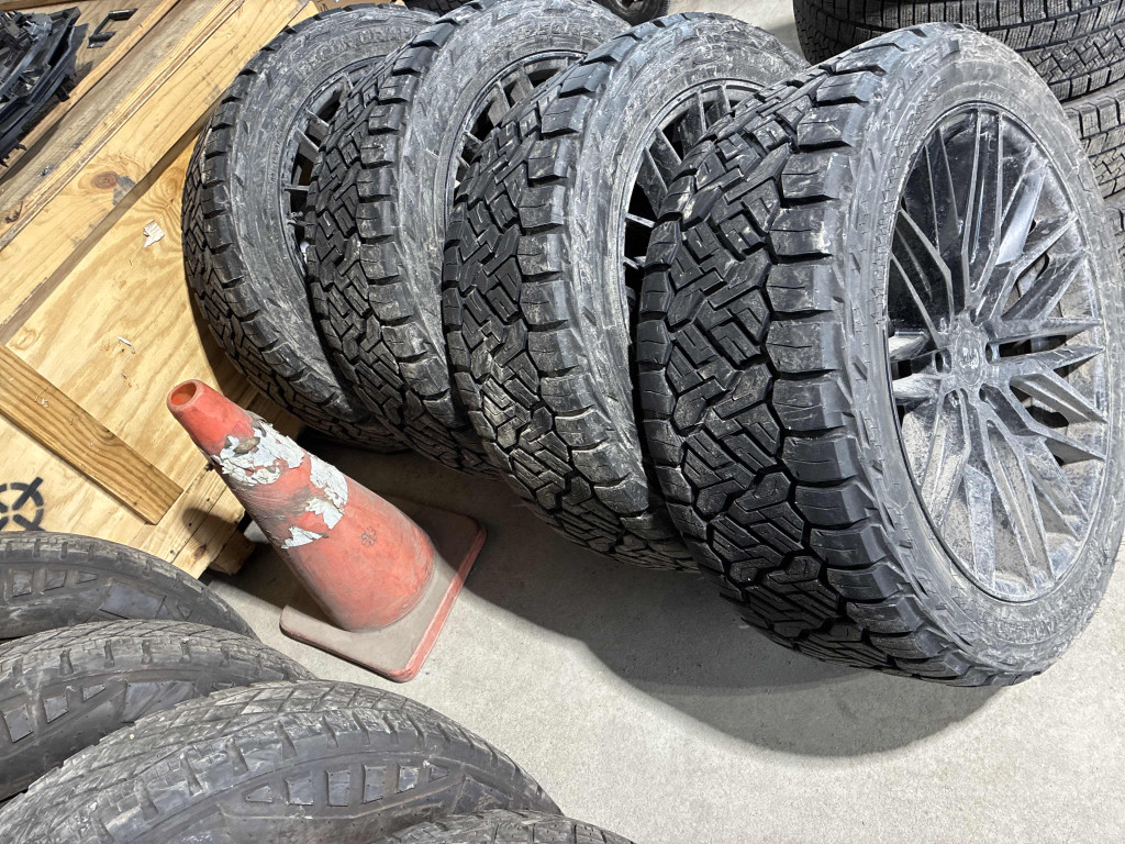 Toronto Luxury Car dealership, new and preowned luxury and sport cars ...